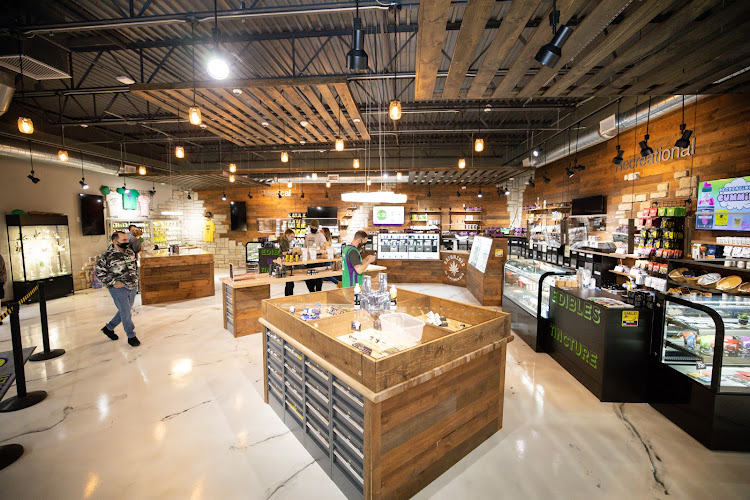 Bazonzoes Walled Lake, Michigan - Rollingcanna.com