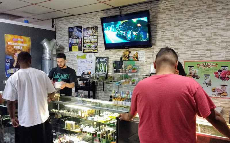 Green Tribe Bakersfield, California - Rollingcanna.com